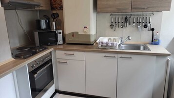 Condo empresarial | Cozinha privada | Geladeira, micro-ondas, fogão, cafeteira/chaleira