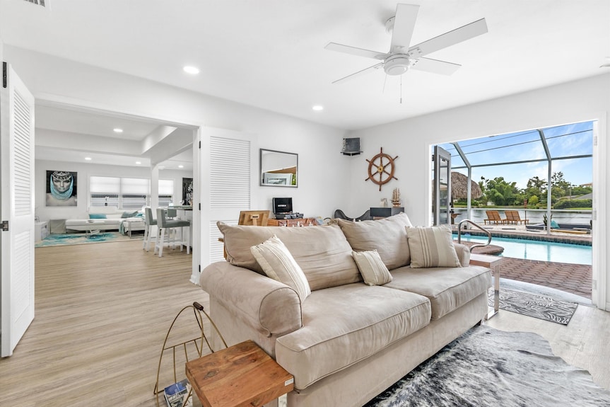 Blue Beach Bungalow - Fort Myers, FL