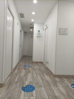 Quarto Twin Standard, casa de banho partilhada | Wi-fi grátis, roupa de cama fornecida 