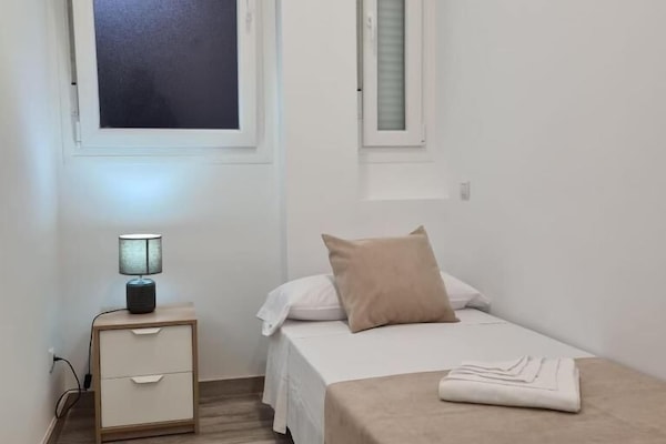 Quarto Individual Standard, 1 cama individual, casa de banho partilhada | Wi-fi grátis, roupa de cama fornecida