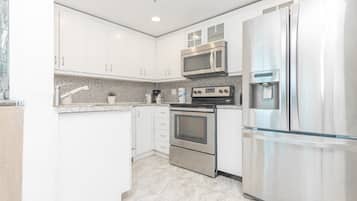 Loft superluxo | Cozinha privada | Frigobar, micro-ondas, torradeira, talheres/pratos/utensílios de cozinha