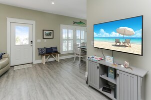 Casa, várias camas (Lalas Place) | Área de estar