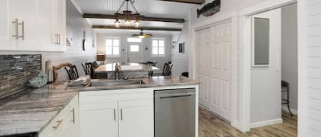 Casa geminada, várias camas (Set Sail at 5) | Cozinha privada