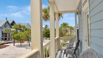 Casa, várias camas (The Sandpiper) | Terraço/pátio interior