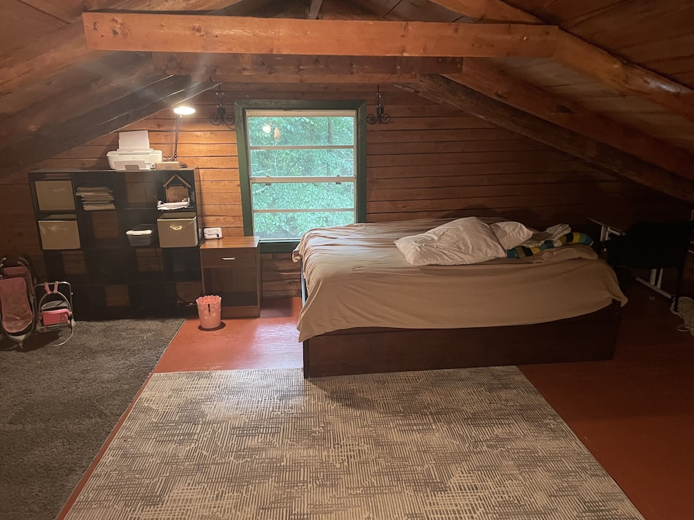 Log Cabin - Private - W/ Running Creek - 1mile From Downtown Hot Springs - Hot Springs, NC