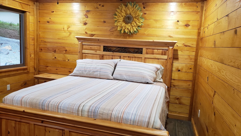 4 Br 3 Bath Cabin On Cherokee Lake With Private Dock. Sleeps 10 To 12. - Norris Lake, TN
