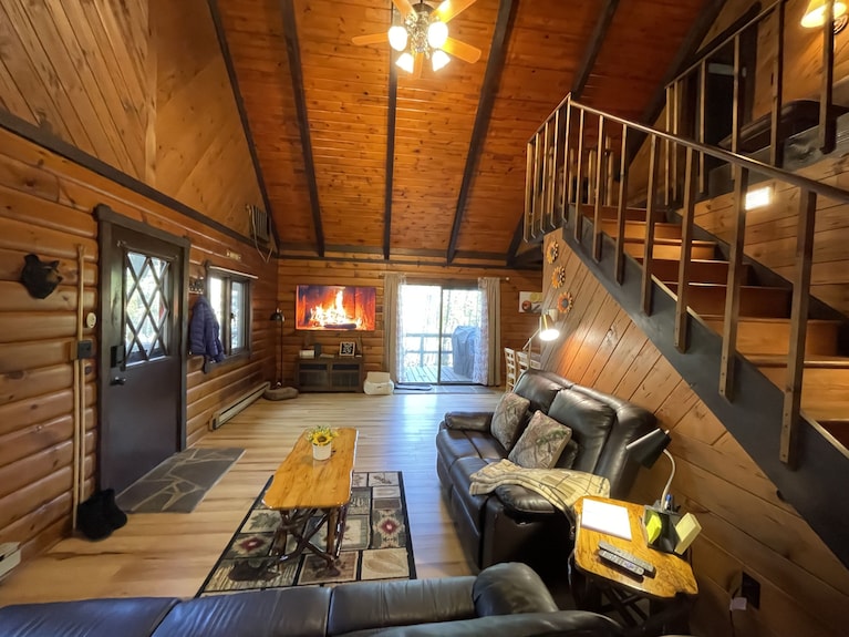 Fast Wifi; Pools, Hiking, Fishing, Golf. Dog Friendly, Sports Center - West Virginia