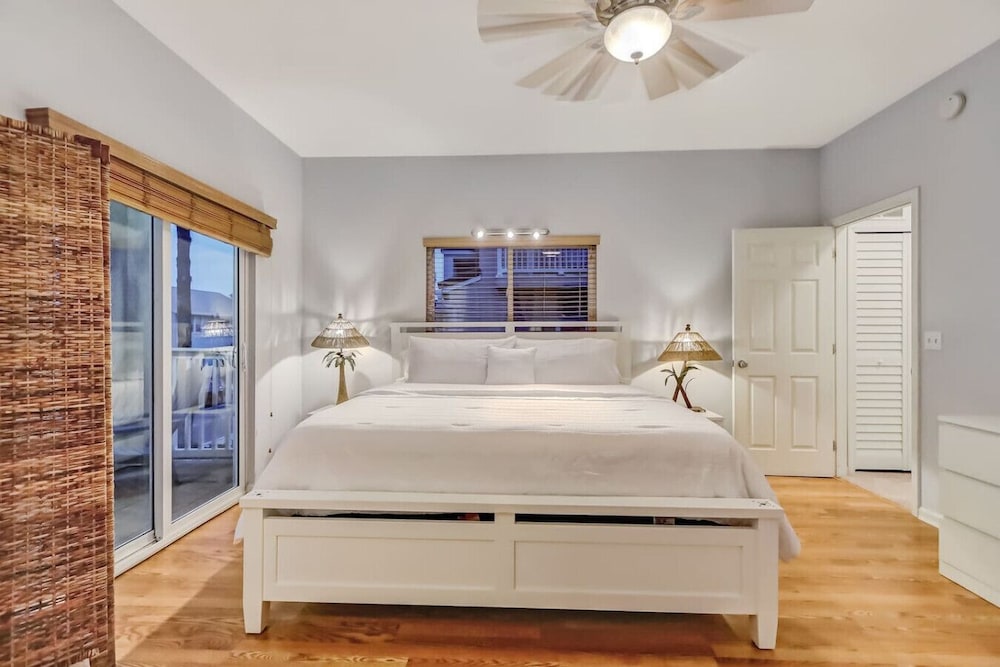 Ocean Oasis: Hot Tub & 2 Min Walk To The Beach! - ジャクソンビル・ビーチ, FL