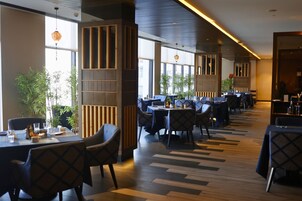 2 restaurantes, pequenos-almoços servidos, cozinha indiana 