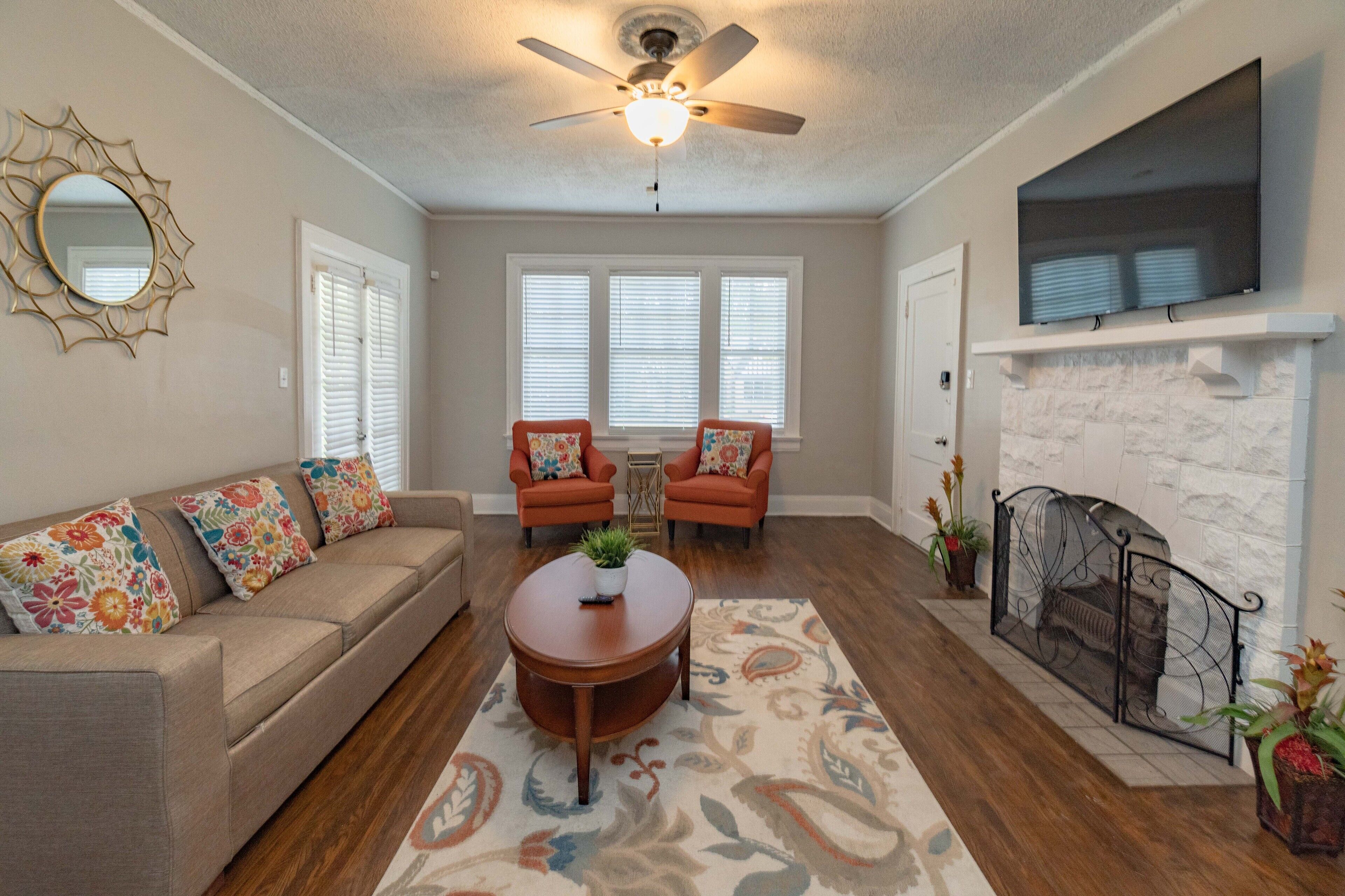 Cloverdale Large Group Duplex  4br  Sleeps 14 - Alabama