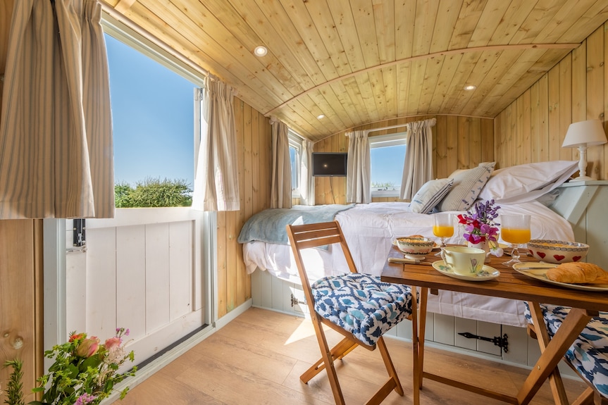 Saltmarsh Shepherds Hut - Wells-next-the-Sea