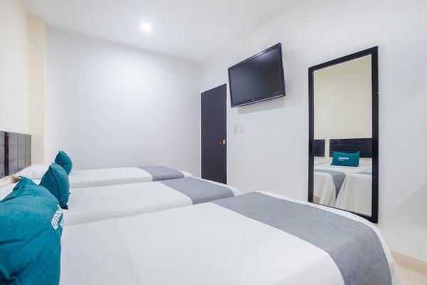 Quarto triplo | Escrivaninha, Wi-Fi de cortesia, roupa de cama