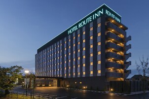 Fachada da propriedade à noite