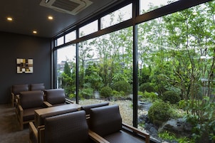 Área de estar no saguão