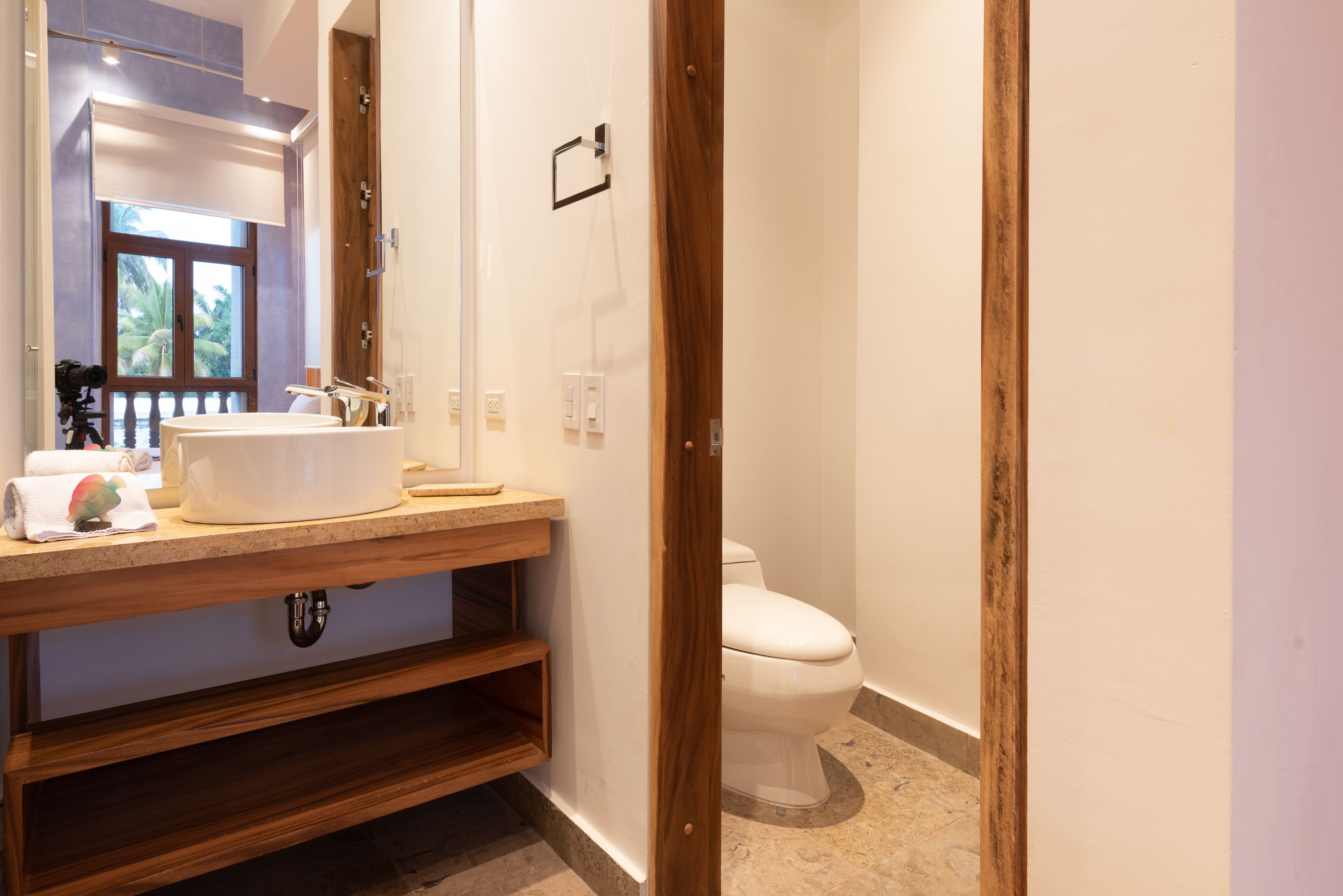 Loft Deluxe, 1 quarto | Casa de banho | Um polibã, um secador de cabelo, toalhas fornecidas, sabão 