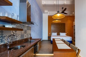 Loft luxo, 1 quarto | Cozinha privada | Frigobar, cafeteira/chaleira, chaleira elétrica