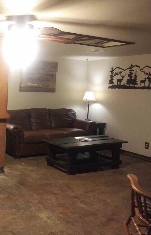 The Wilderness Romance Retreat - Cave , Luxury Hot Tub, Hiking ,420-friendly ! - Oklahoma