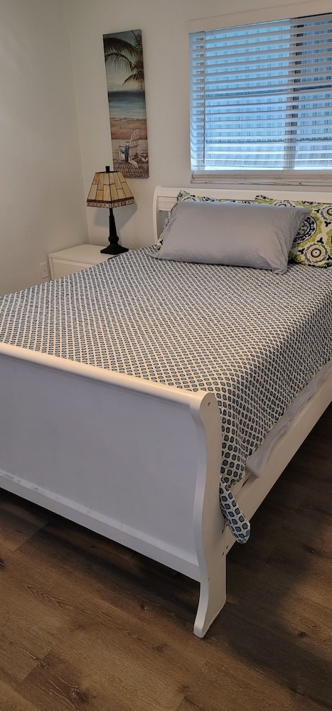 Waterfront Pool House - Holiday, FL