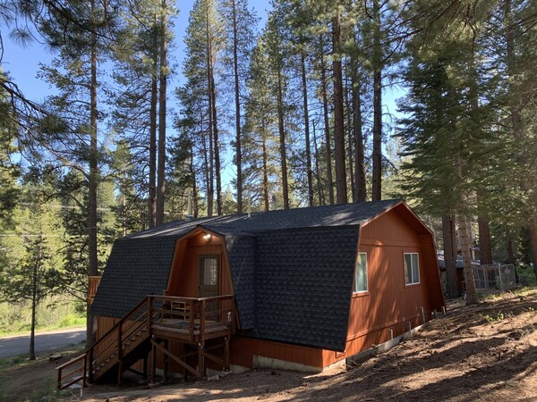 Cozy Tahoe Cabin Nestled In The Forest - Next To Mountain Trails & Sledding Hills - Close To Heavenly - Fallen Leaf Lake, CA