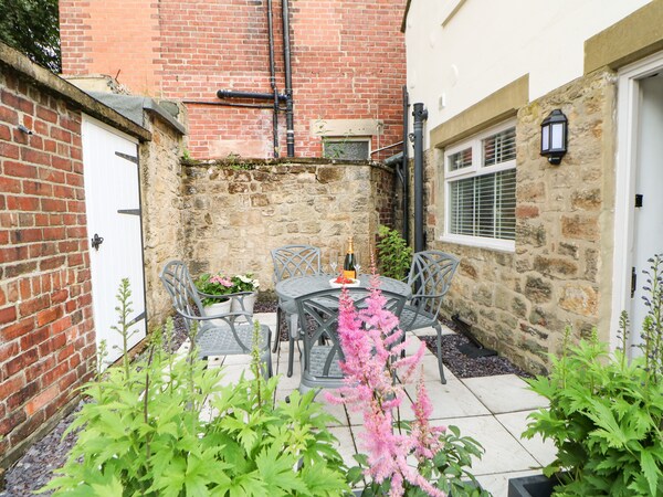 22a Taylors Cottage, Pet Friendly, With A Garden In Whitley Bay - South Shields
