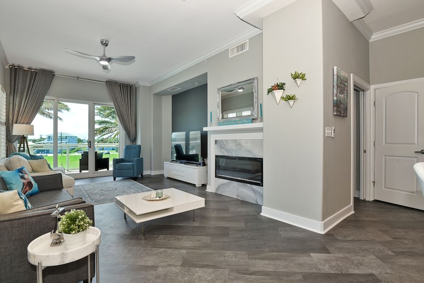 2 Bedroom 2 Bath Luxury Condo On The Beach With Oversized Patio & Outdoor Grill. - デートナ・ビーチ, FL