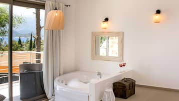 Suíte luxo | 1 quarto, roupas de cama premium, cofres nos quartos