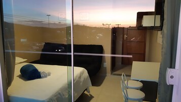 Quarto básico | Escrivaninha