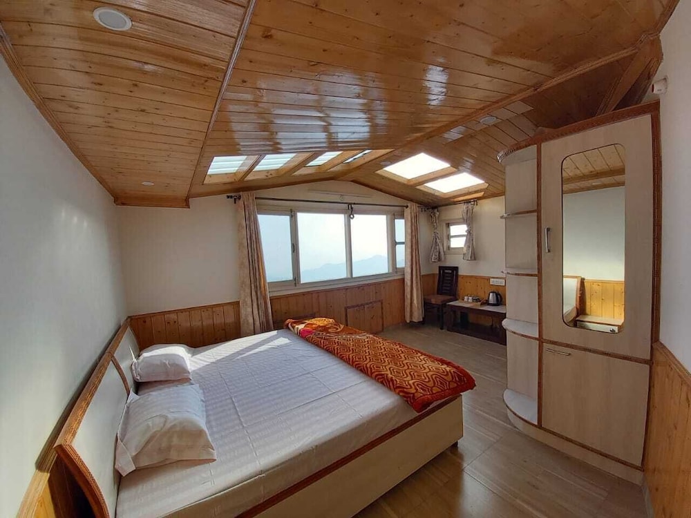 Peaceful Location At The Center Of City - Shimla