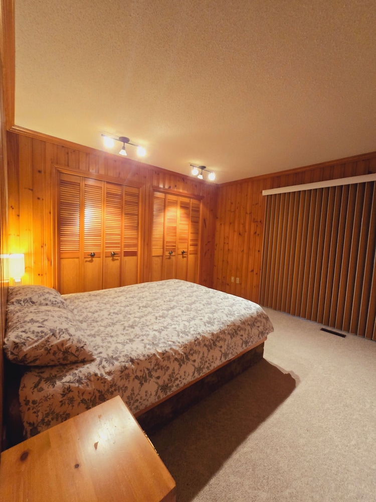 Grand Bend - Southcott Pines Chalet Near The Lake - Grand Bend