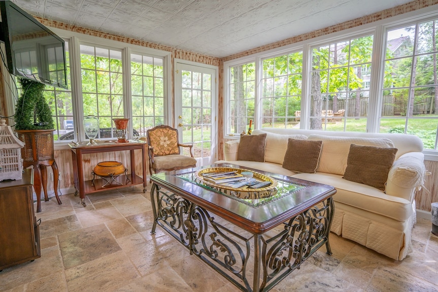 Hidden In A Private Wooded Area - Illinois