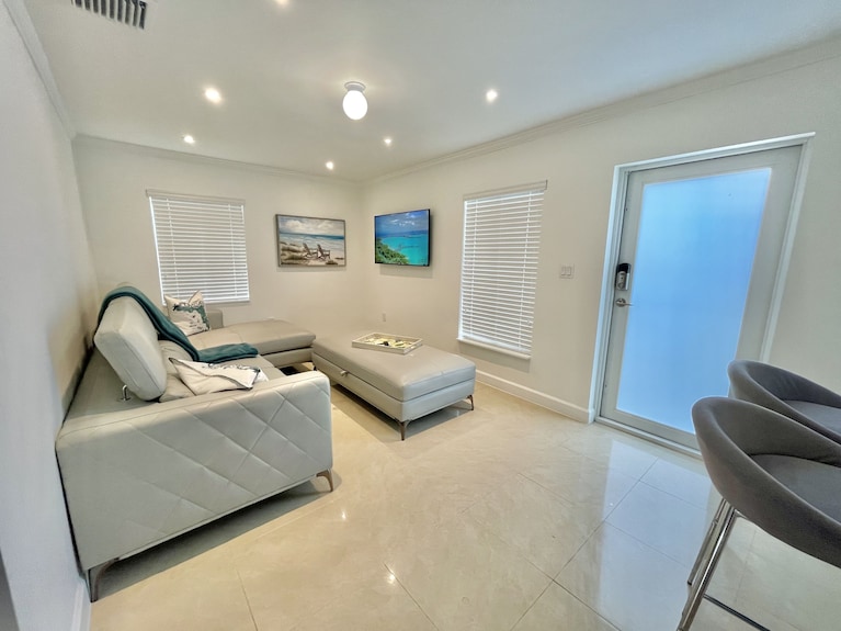 Villa Capri Cozy 2 Bedroom Cottage In The Heart Of Miami - Miami