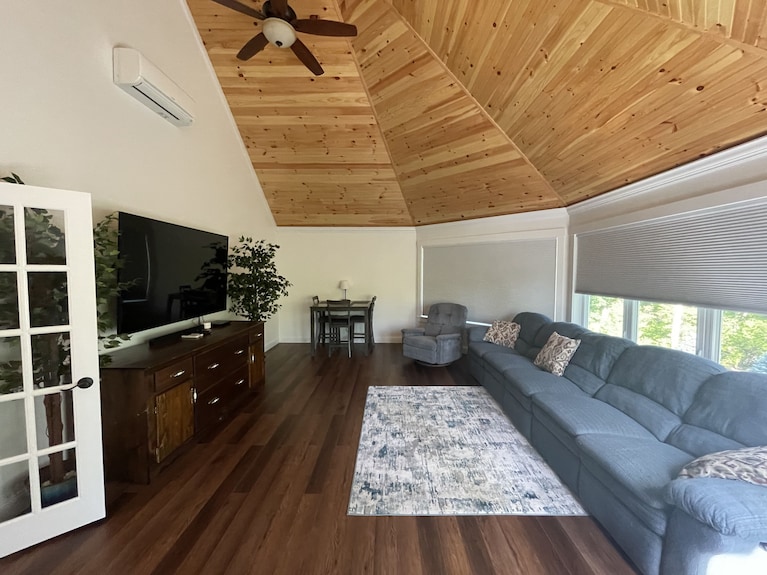 Wildwood By The Beach -Lake Winnipesaukee- Gunstock Mtn. Resort -Family Vacation - Gilford, NH