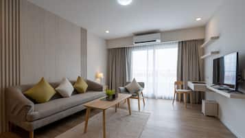 Quarto Duplo Exclusivo | Sala de estar | Smart TV de 43 polegadas com canais via satélite, televisor