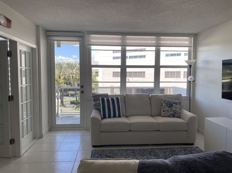 Beach Retreat With Coffee Delight - Hollywood