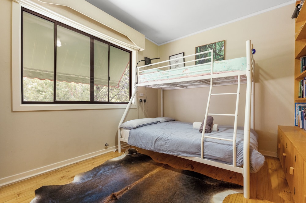 Beautiful Home Just Minutes Walk From The City. - Canberra