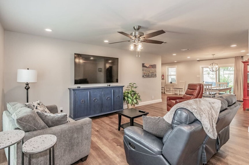 Walk To Stadium | 3br W/ Lush Yard + Patio - Arlington, TX