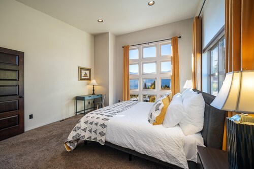 Private Pool+hot Tub,lake Views,large Home,dogsok - Manson, WA