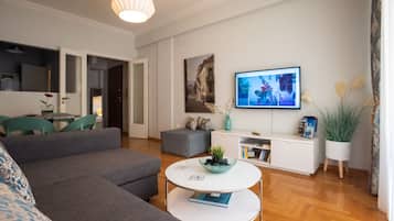 Apartamento Familiar | Sala de estar | Smart TV de 50 de polegadas com canais digitais, televisor, Netflix