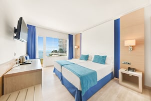 Quarto Duplo, varanda, vista para o mar | Secretária, secretária adequada para computadores portáteis 