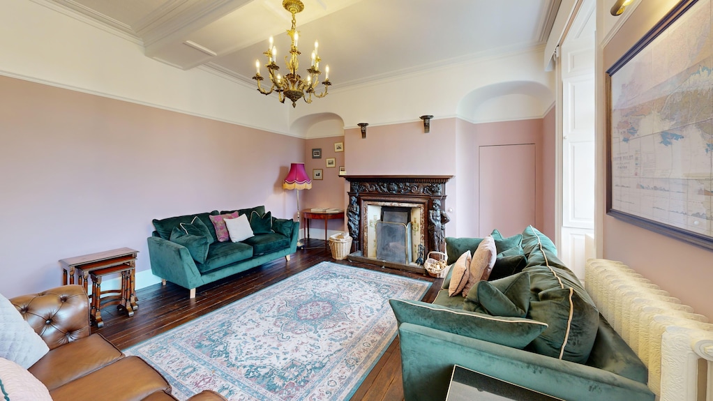 New Listing - Fairytale Manor House With Indoor Swimming Pool - Swansea