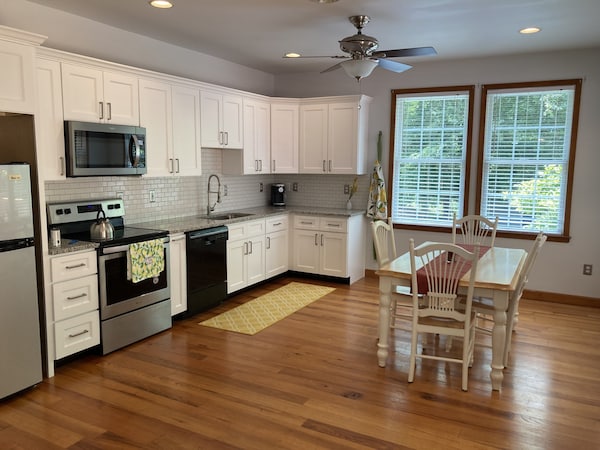Luxury 2 Bedroom Apartment Near Baltimore - Loch Raven Reservoir, MD