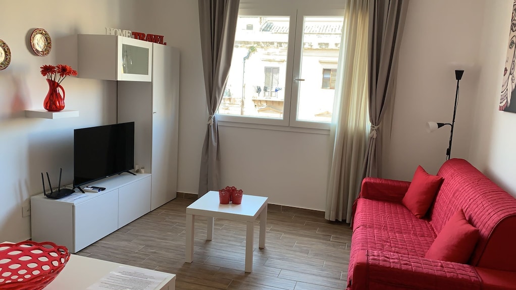 Apartment And Parking Space In The Center Of Palermo - Palermo, Italy