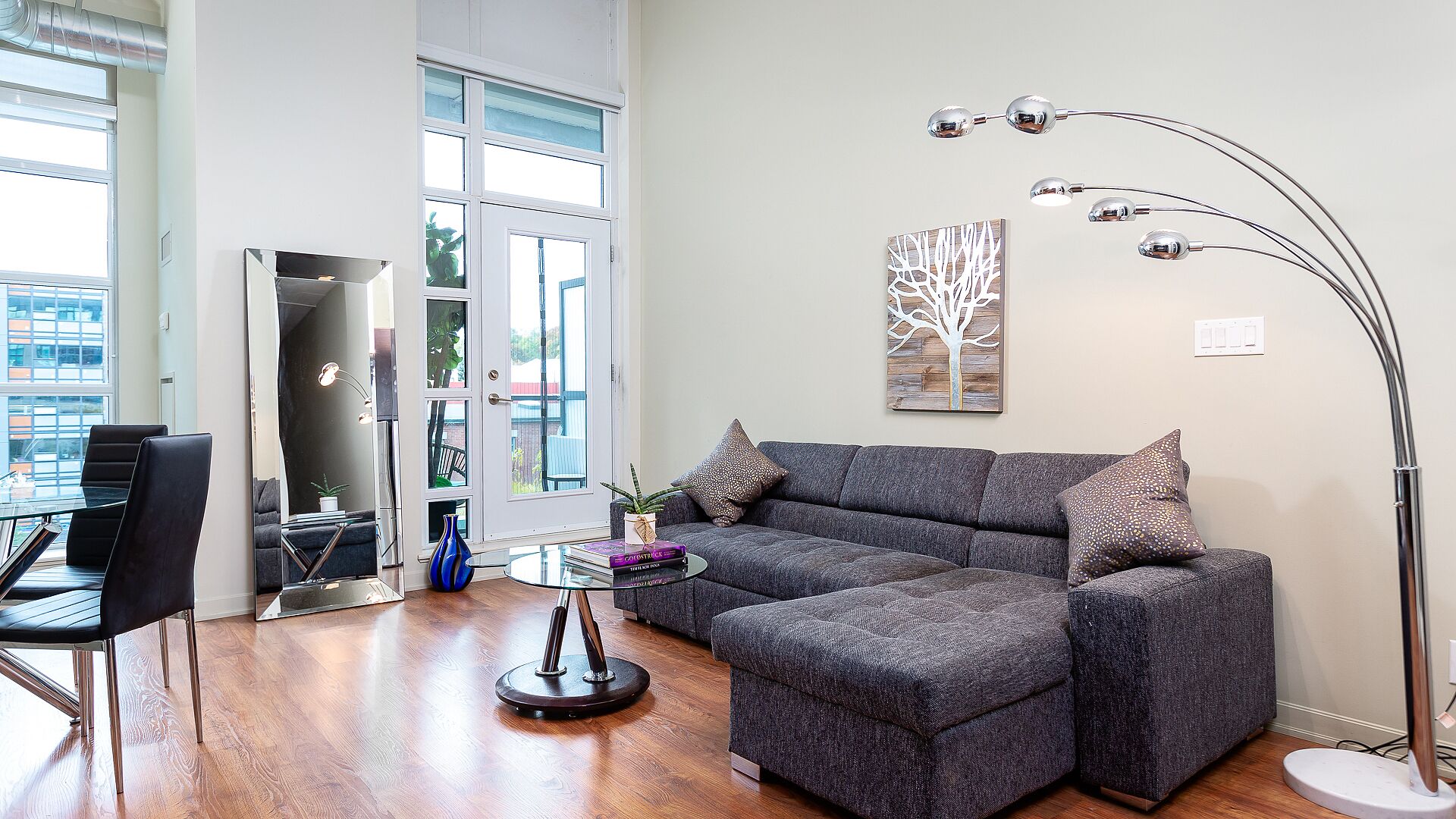 Bright Loft One Bedroom With Den, Steps To Subway, Casa Loma And Yorkwille - Toronto