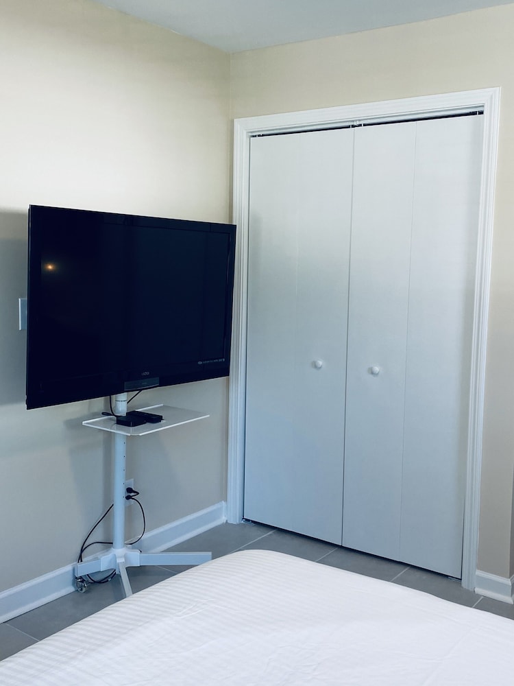 Rare Find! Home W/ A Deck, Mins 2 Uptown - Charlotte