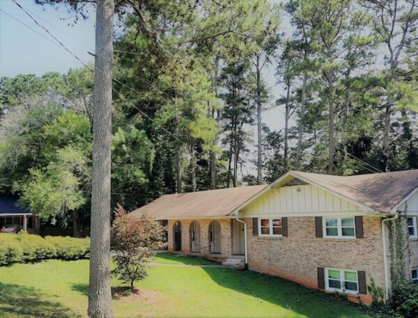 Spacious Home 30 Minutes From Atlanta Sleeps 20 - Stone Mountain, GA