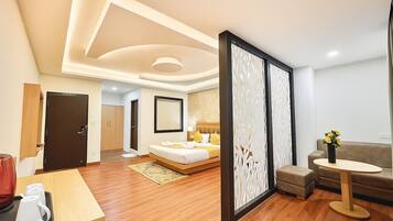 Suíte, sacada, vista para a montanha | 1 quarto, frigobar, escrivaninha, espaço de trabalho para notebook