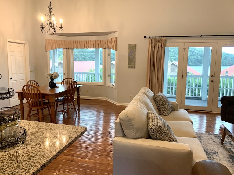 Waterview Retreat - In Town Convenience With Beautiful Lake & Mountain Views - Hiawassee, GA