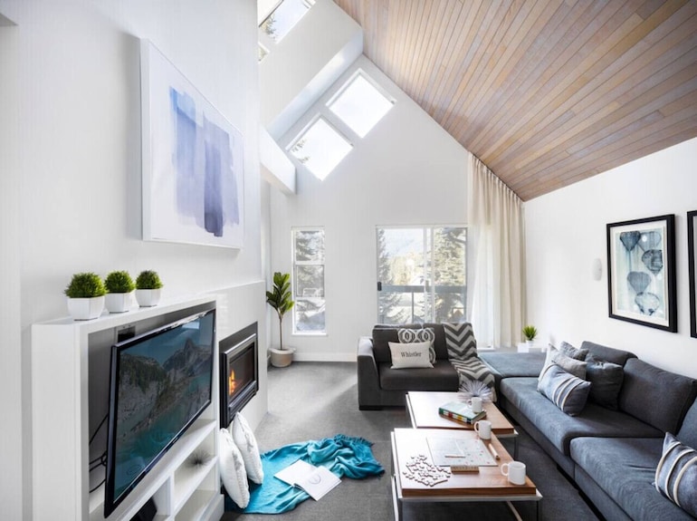 The Blackcomb Lookout -4bd/3ba Slopeside Lodge - Whistler Blackcomb