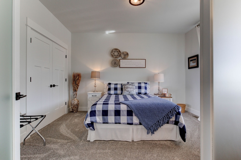 The Farmhouse @Michaels Way--your Place To Stay - Montana