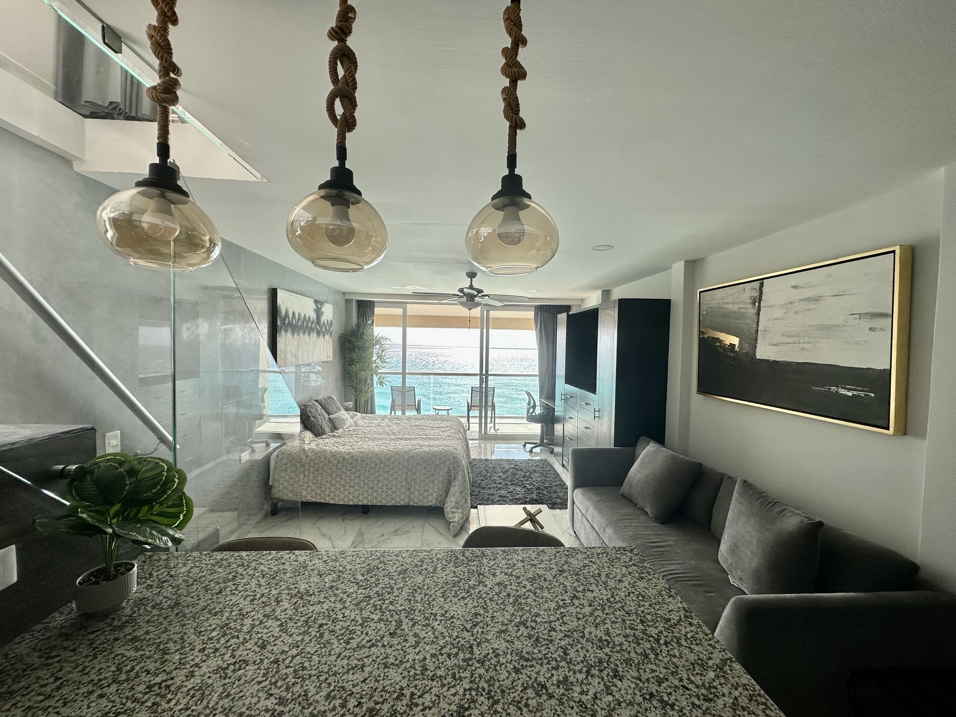 Beachfront Penthouse - 2 Rooms, 2 Balconies, Maid Service - Cancún